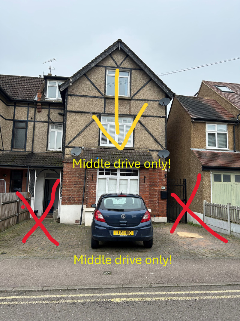 Parking on Rose Valley, Shenfield, CM14 - from £1.50 per hour