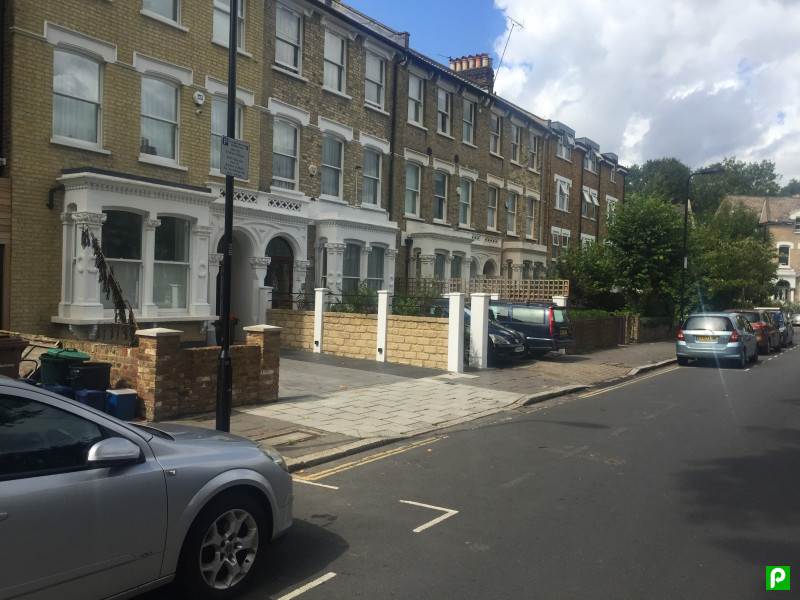 Parking on Queen Elizabeths Walk, Stoke Newington, N16 - from £13.90/hour