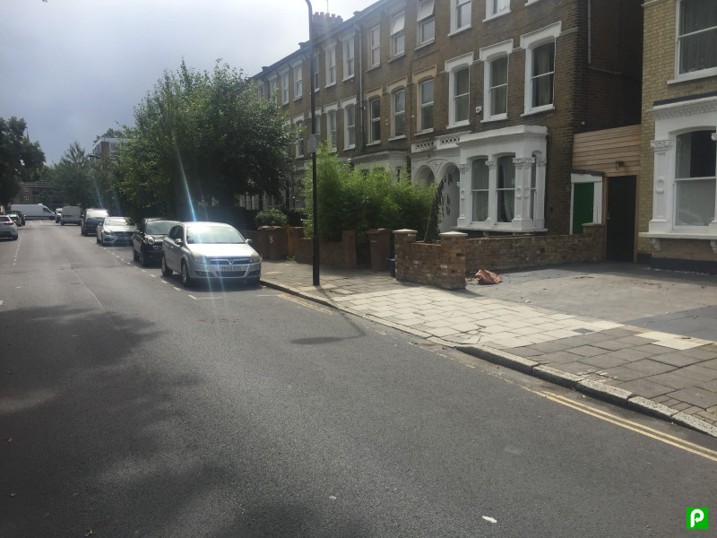 Parking on Queen Elizabeths Walk, Stoke Newington, N16 - from £13.90/hour