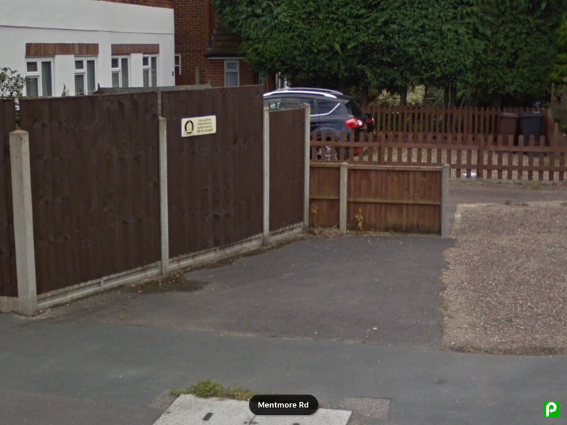 Driveway on Mentmore road, AL1